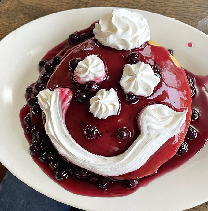 These blueberry beauties arrive dressed like Dolly Parton at a whipped cream convention – absolutely fabulous.