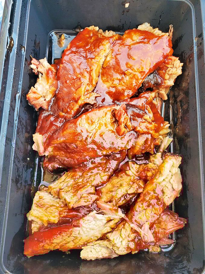 The brisket at Harry's doesn't need fancy plating&mdash;just a container sturdy enough to hold all that saucy, smoky goodness.