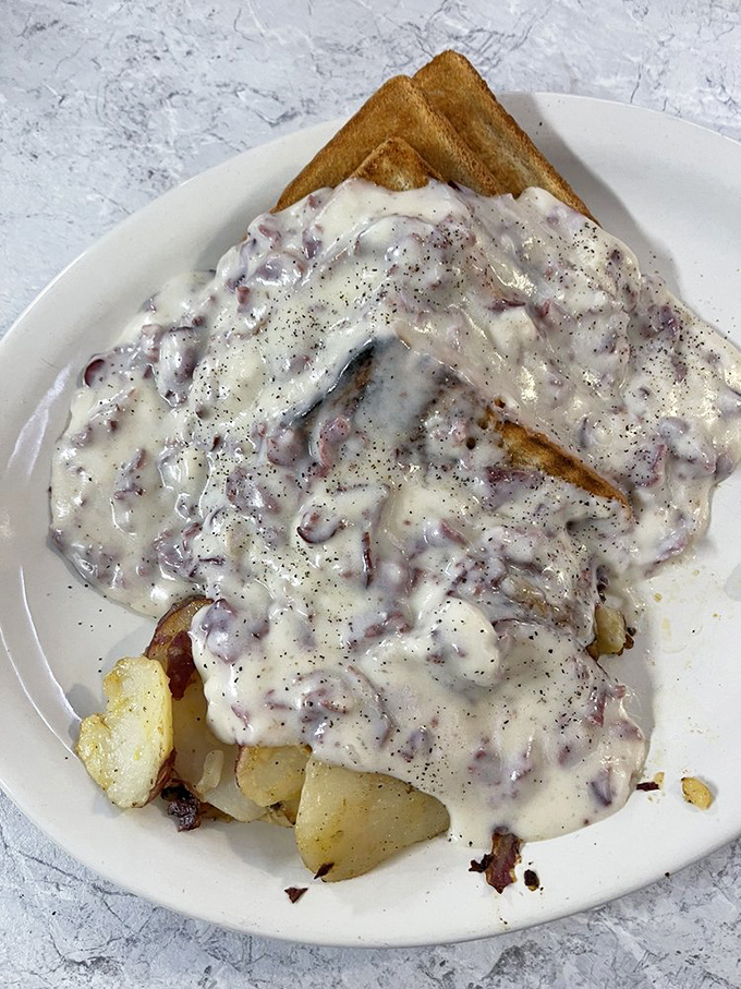 Chipped beef on toast that transforms humble ingredients into pure breakfast bliss with every creamy forkful.