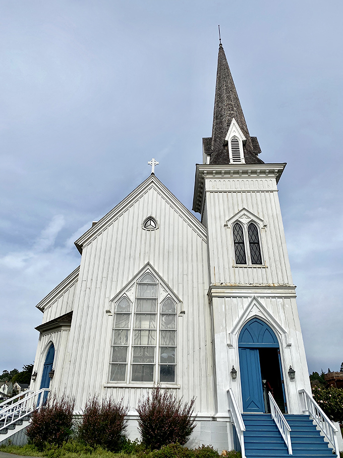 This New England-style church with its soaring spire and blue doors reminds us that Mendocino was settled by East Coast transplants seeking fortune in timber.