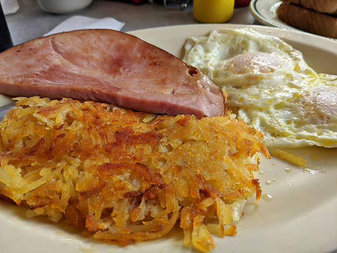 These hash browns achieved the impossible dream: crispy exterior, tender inside. The ham and eggs are just along for the glorious ride. 
