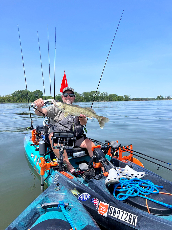The ultimate fishing setup&mdash;part spacecraft, part fishing machine. When catching walleye becomes an Olympic sport, this guy's taking gold.