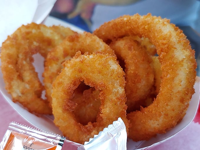 Onion rings with the perfect crunch-to-give ratio. Like golden halos for your taste buds.