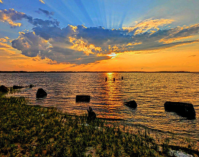 Mother Nature showing off her sunset skills, painting the sky in hues that would make even Monet put down his brush in defeat.