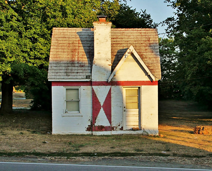 This diamond-patterned cottage looks like the architectural equivalent of a perfectly broken-in baseball glove &ndash; humble, honest, and quintessentially American.