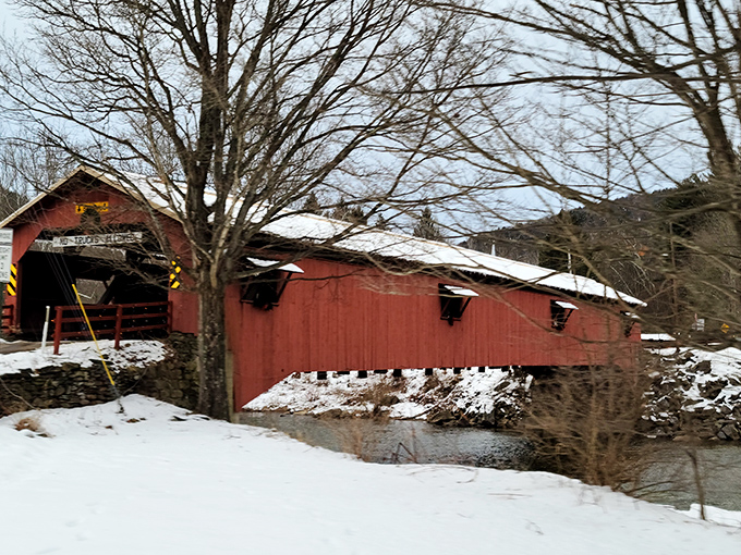 Winter transforms the bridge into a Christmas card come to life. Just add hot cocoa and a horse-drawn sleigh for peak nostalgia.