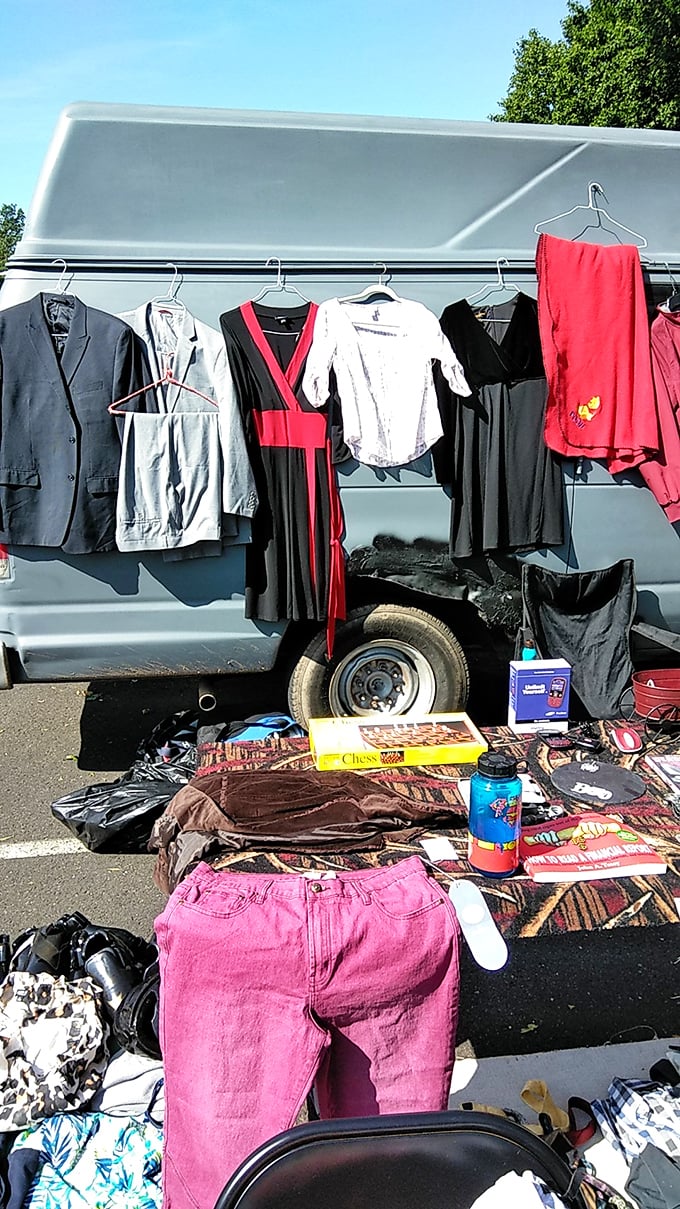 Fashion's afterlife looks surprisingly stylish hanging from this trailer-turned-boutique. Yesterday's blazers and tomorrow's vintage finds await their perfect match.