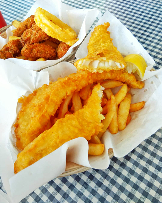The star attraction arrives unpretentiously in paper-lined baskets&mdash;gloriously golden fish alongside thick-cut fries that would make the British proud.