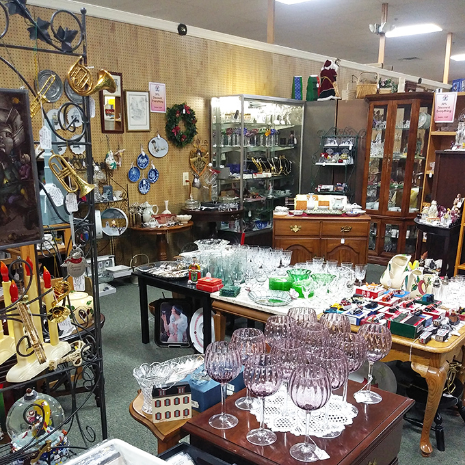 Crystal and glassware that has outlived several fashion trends, proving that true elegance never goes out of style.