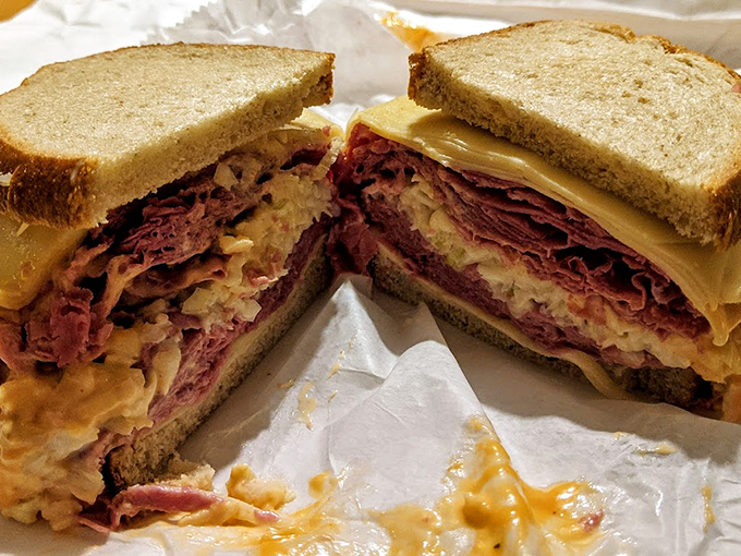 Layer upon layer of thinly sliced meat, the sandwich equivalent of a well-constructed symphony. Corned beef never had it so good.