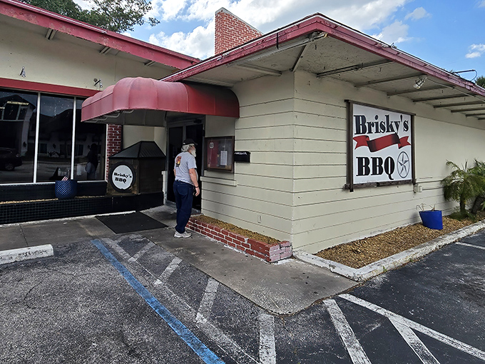 That humble brick corner entrance hides flavor explosions more impressive than any fancy architectural flourish could promise.