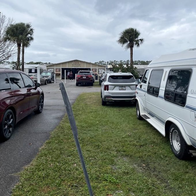 Red Barn's charming country aesthetic brings barn-style bargains to the Sunshine State's bargain hunters.