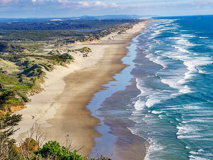 Florence: Where rugged coastline meets small-town charm &ndash; the perfect spot to enjoy fresh seafood while watching waves crash against rocky shores.