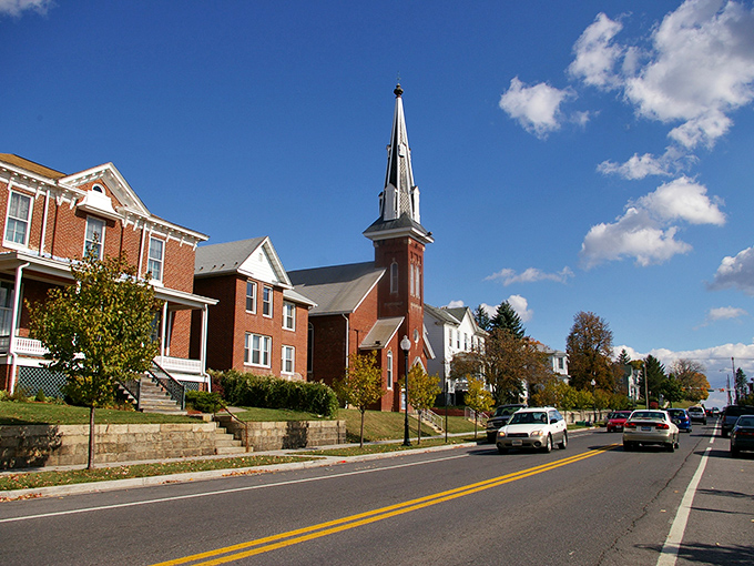 Frostburg's mountain harbor offers peaceful boat watching where the Susquehanna meets the Chesapeake Bay. 