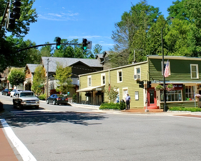 Highlands' downtown streets could double as a movie set where everyone mysteriously has perfect retirement plans.