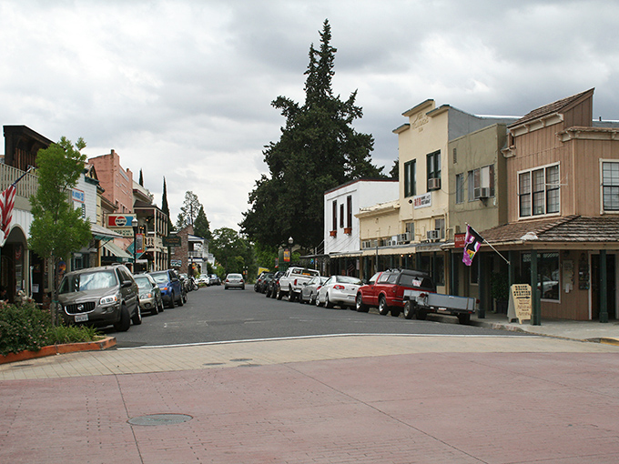 Jamestown's preserved streets transport you straight to 1852—minus the cholera and claim-jumping. Fall foliage adds nature's golden touch to this historic town.