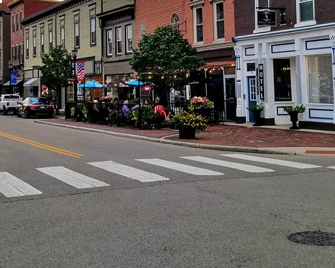 Shops with personality instead of corporate logos – like social media before it became all about the algorithms.