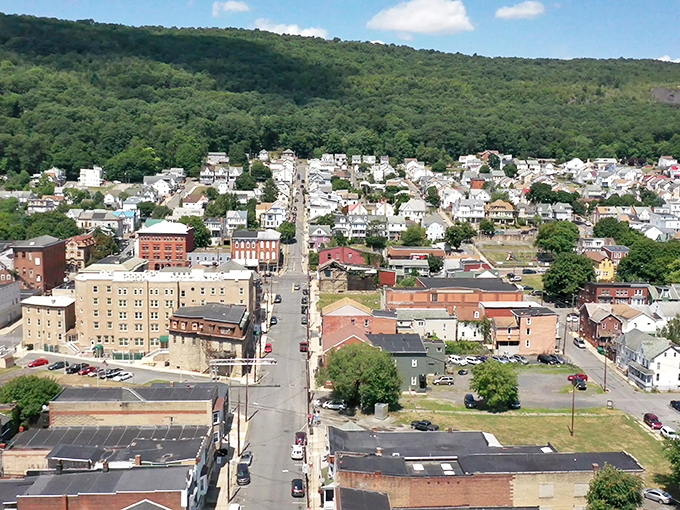 Shamokin offers the kind of no-frills affordability that lets retirees focus on living rather than bill-paying. Simple pleasures, simple streets!
