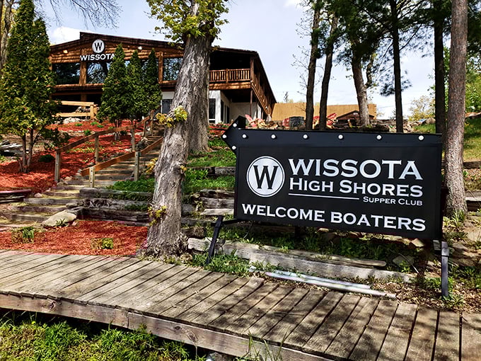 Wissota High Shores welcomes boaters and landlubbers alike. Where pine trees and prime rib create perfect harmony.