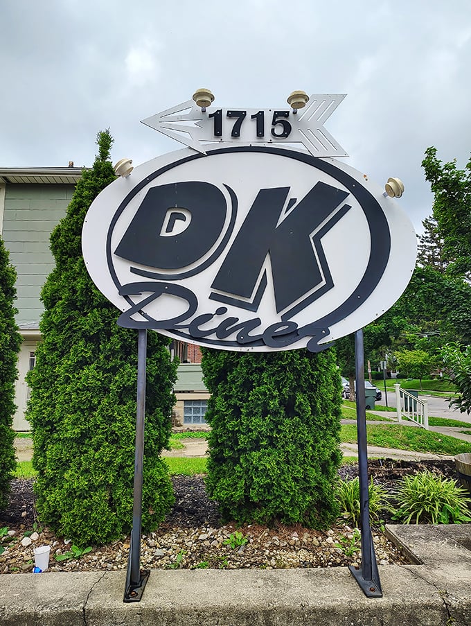 Simple, straightforward, and no-nonsense&mdash;just like their perfectly cooked eggs. The sign says it all: breakfast without pretension.