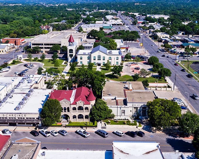 Kerrville's hilltop views come without the premium price tag. Mother Nature doesn't charge extra for this kind of beauty!