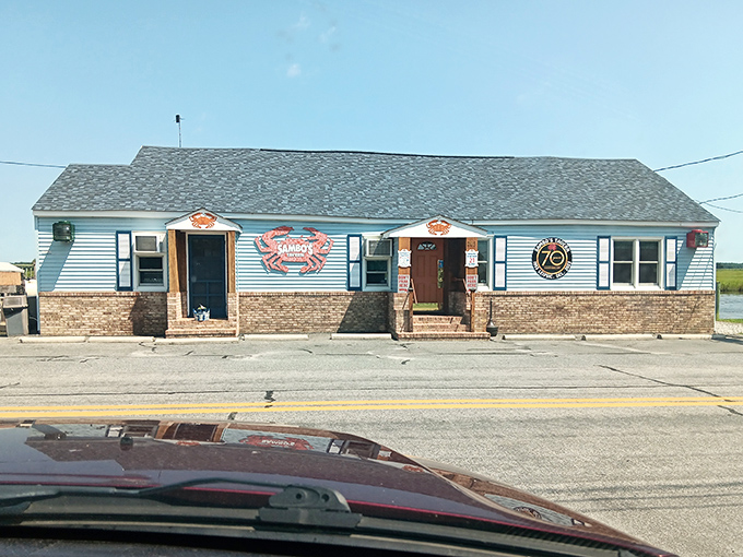 This humble roadside tavern might not win beauty contests, but its crabs have been breaking hearts and winning palates for generations.