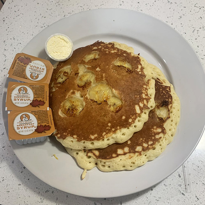 Pancakes the size of small frisbees, dotted with bananas and served with real maple syrup. Breakfast doesn't get more comforting than this.