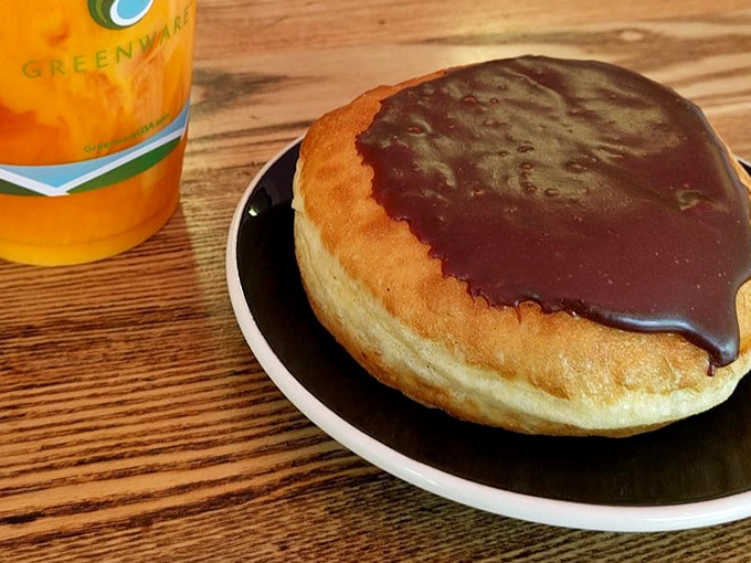 From Boston Cream to Apple Fritter, these donuts perform the magic trick of being completely vegan while looking absolutely sinful.