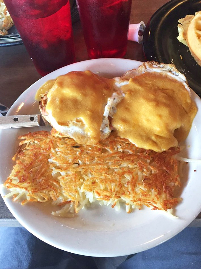 
Hollandaise sauce cascading over perfectly poached eggs like a golden waterfall of breakfast dreams. Whoever invented this deserves a Nobel Prize. 