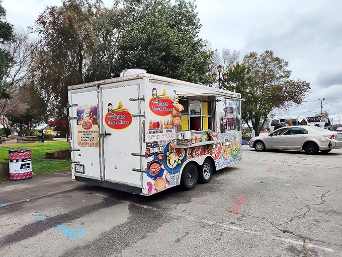 Nothing fuels a day of bargain hunting like food truck fare. This mobile kitchen brings Mexican flavors to hungry shoppers.