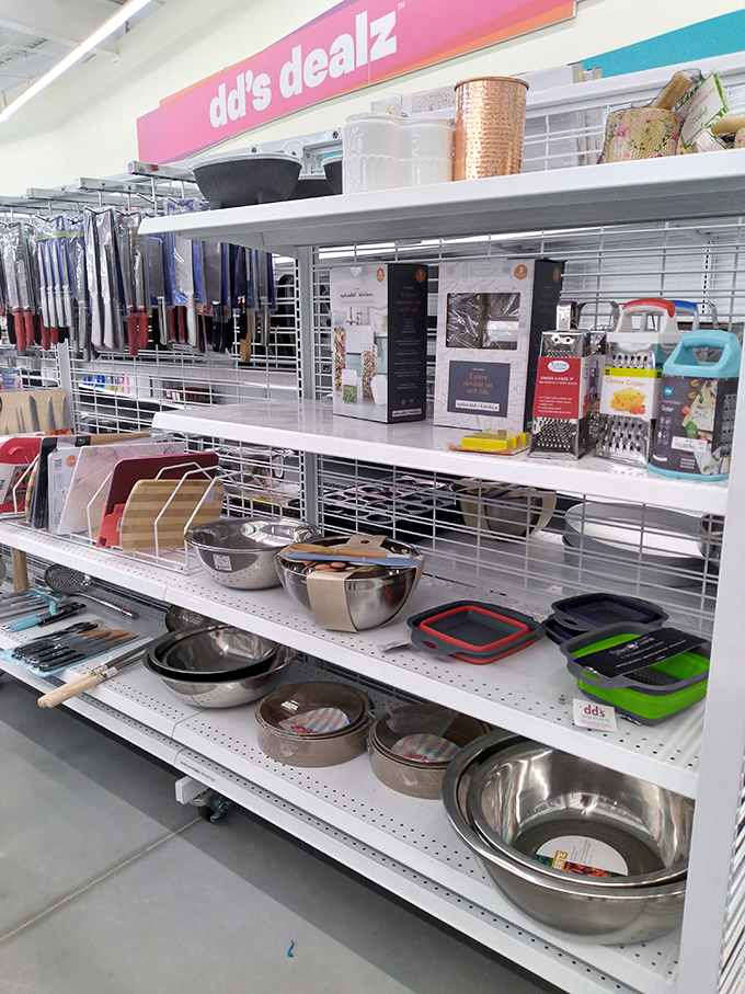 Kitchen gadget nirvana under the "dd's dealz" banner. That copper mug you've been eyeing elsewhere? It's here, without the artisanal markup.