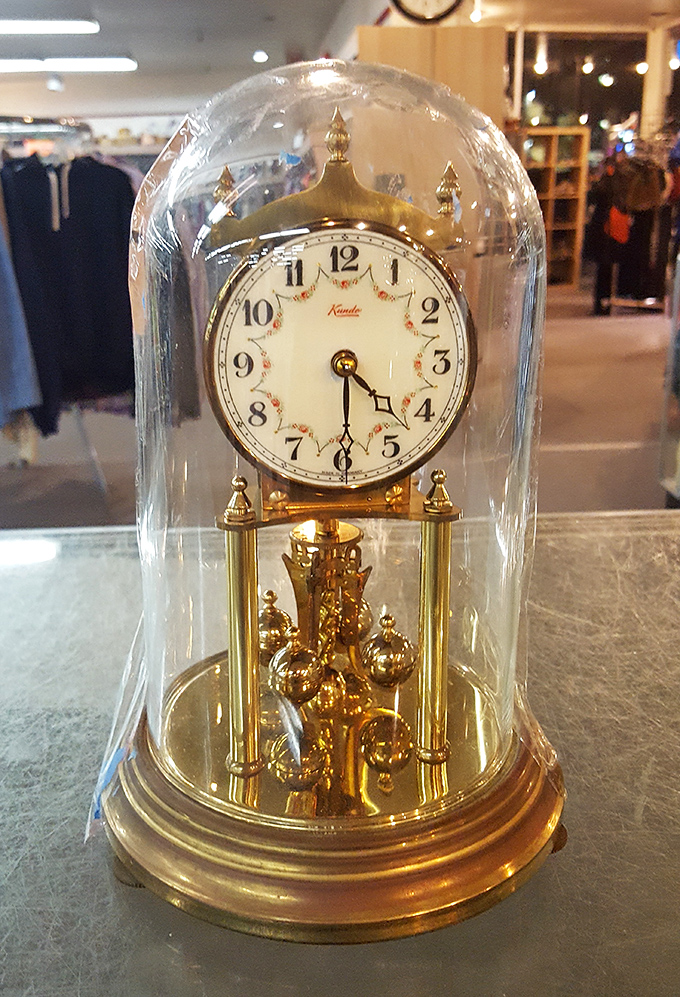 Time literally stands still inside this elegant anniversary clock. A mechanical marvel that brings vintage charm to any mantel or bookshelf.