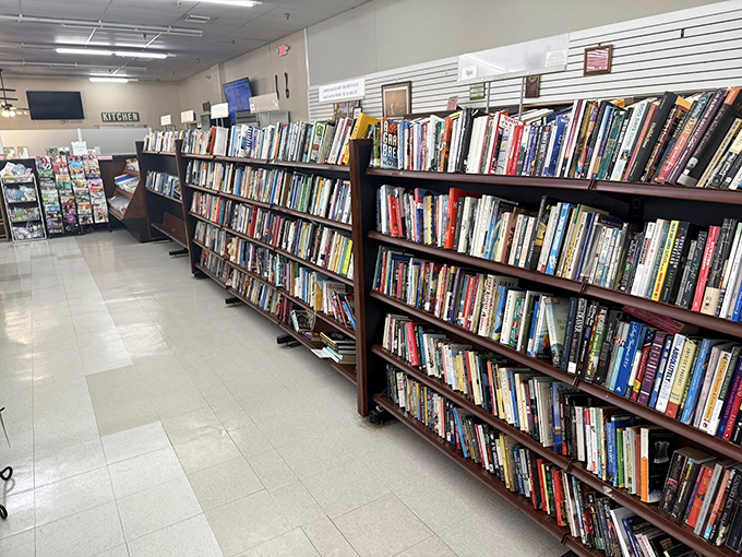 A library without late fees! These shelves contain everything from forgotten bestsellers to cookbooks with only one splattered page &ndash; the good recipe.