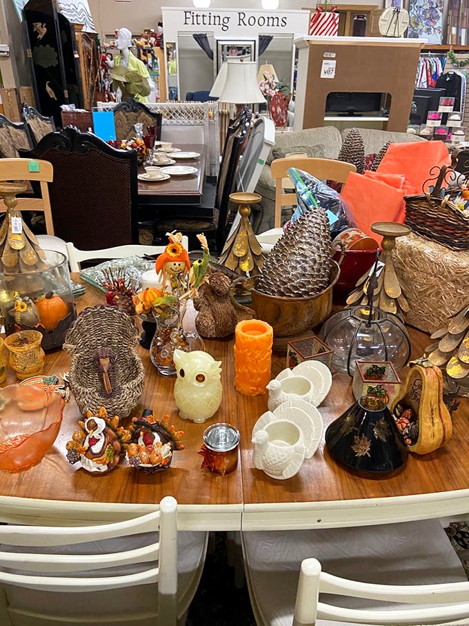 Fall decorations that somehow make you nostalgic for Thanksgiving dinners you haven't even hosted yet. That owl knows what you're thinking.