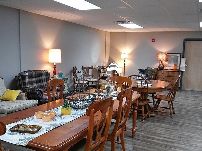 Dining setups that make you instantly imagine hosting Sunday dinners. These chairs have supported generations of elbows and conversations.