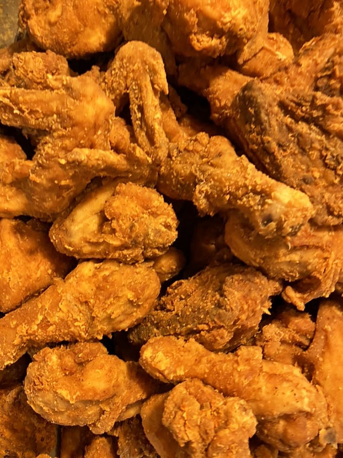 Southern fried chicken: the ultimate proof that simplicity, when executed perfectly, beats fancy cooking every time. That golden crust deserves its own fan club.