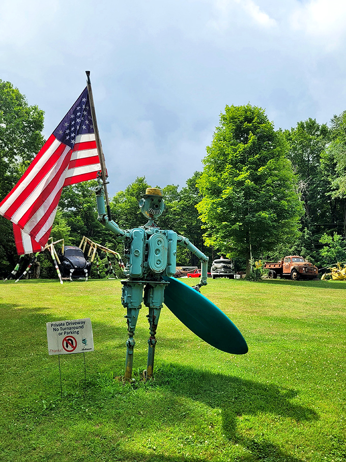 Meet Erie's most patriotic robot, standing proudly with flag in hand. If the Tin Man and Uncle Sam had a mechanical child, this would be it.
