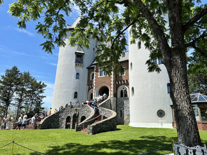 The Stunning Welsh Castle In Tennessee That's Too Gorgeous For Words