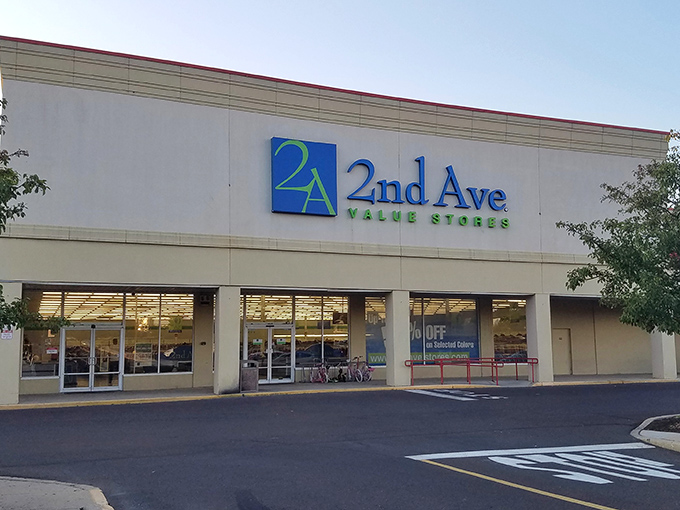 2nd Ave's sleek, modern storefront brings department store vibes to the thrifting world. Inside, it's like a treasure hunt organized by Marie Kondo herself!