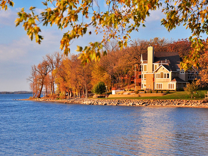 Waterfront homes in Fort Atkinson capture autumn's glory &ndash; proving retirement views don't require emptying your 401(k).