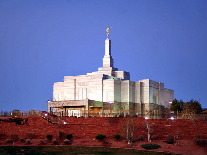 Snowflake: Don't let the name fool you—the only thing that falls here is the cost of living! Beautiful brick buildings with history to spare.