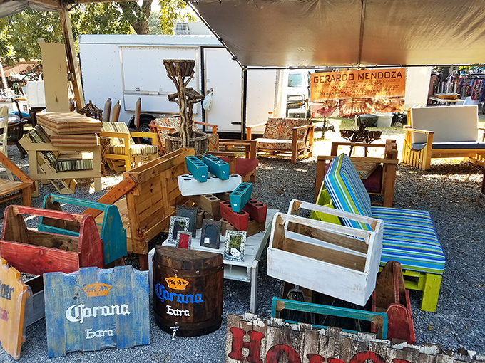 Outdoor shopping with indoor comfort. Third Monday Trade Days combines the thrill of the hunt with protection from Texas weather.