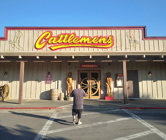 This place understands that good steak, like good friends, doesn't need fancy packaging—just quality ingredients and honest treatment.