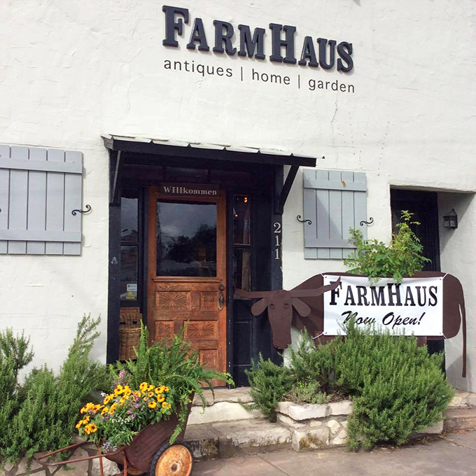 Living room goals achieved! Farmhaus displays feel less like a store and more like the cozy home you've always wanted.