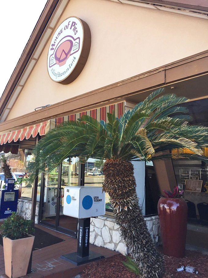 Palm trees and pie&mdash;a combination that works surprisingly well at Houston's beloved House of Pies. Their 24-hour dessert service is life-saving.