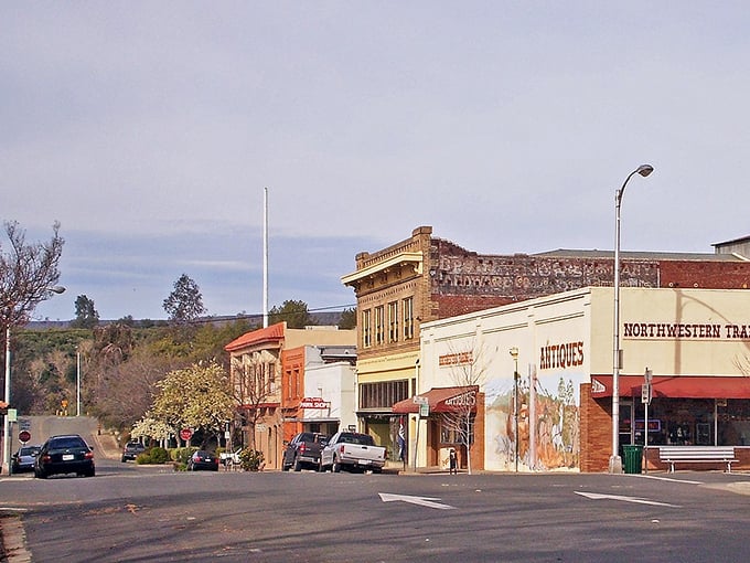 Where brick buildings tell stories and antique shops beckon! Oroville's quaint downtown feels like stepping into a simpler, more affordable California.