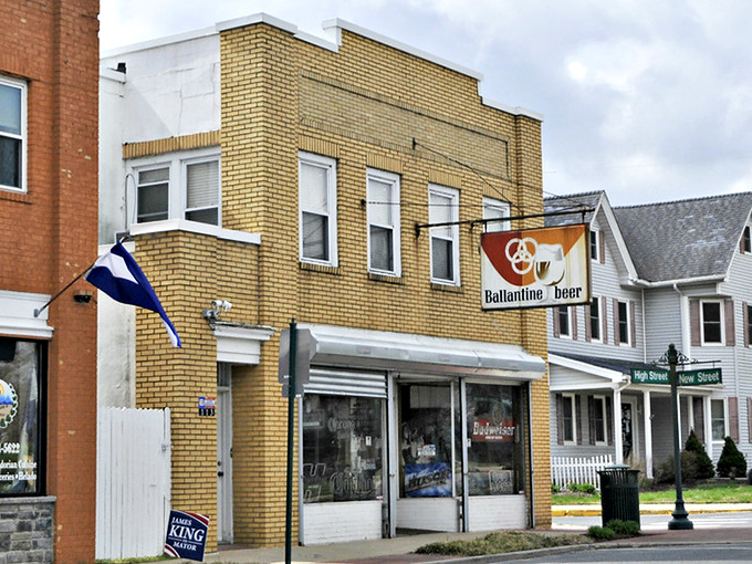 This yellow brick building in Seaford isn't the Emerald City, but for retirees on a budget, it might be just as magical. Small-town charm with small-town prices.