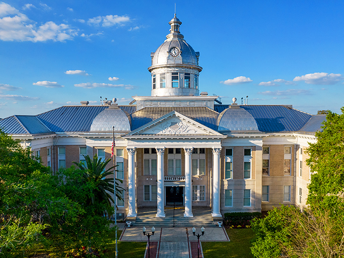 Bartow's courthouse isn't just functional &ndash; it's architectural eye candy with its gleaming dome and stately columns bathed in Florida sunshine.