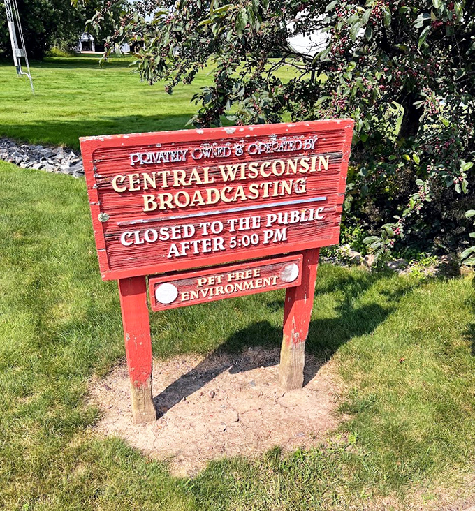 Even paradise has rules. The sign reminds us that Central Wisconsin Broadcasting closes at 5pm, but at least your four-legged friends aren't welcome to leave "gifts."
