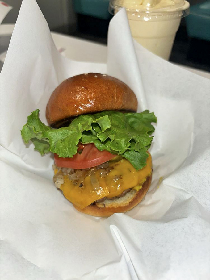 Melted cheese, fresh lettuce, perfect bun – sometimes simple ingredients create the most beautiful symphonies.